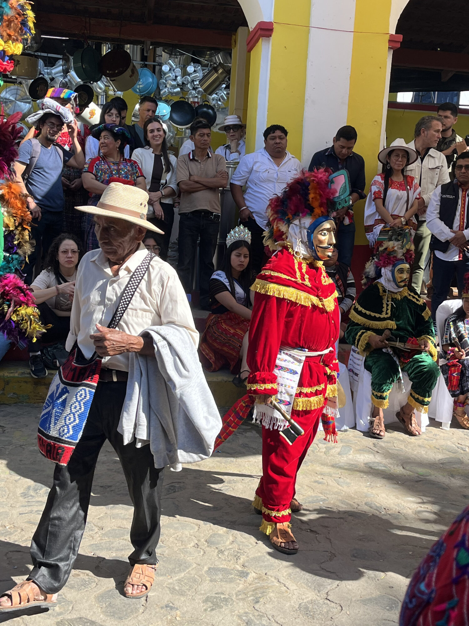 Rabinal Achi’, la danza prehispánica que guarda la memoria colectiva ...